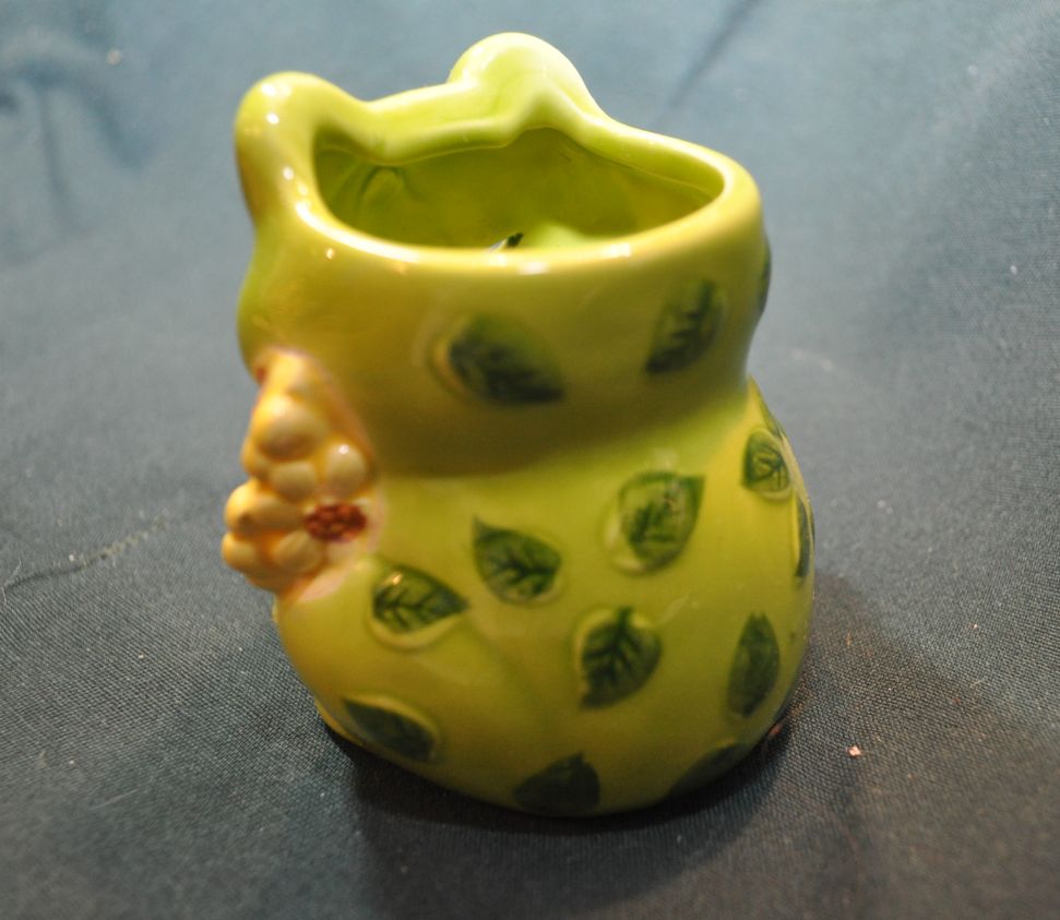 The Allee Willis Museum of Kitsch » Froggie Egg Separator