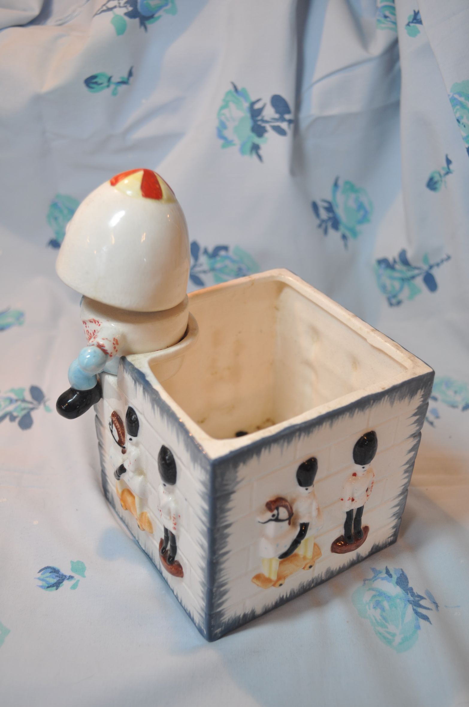 The Allee Willis Museum of Kitsch » Humpty Dumpty Bobblehead Planter