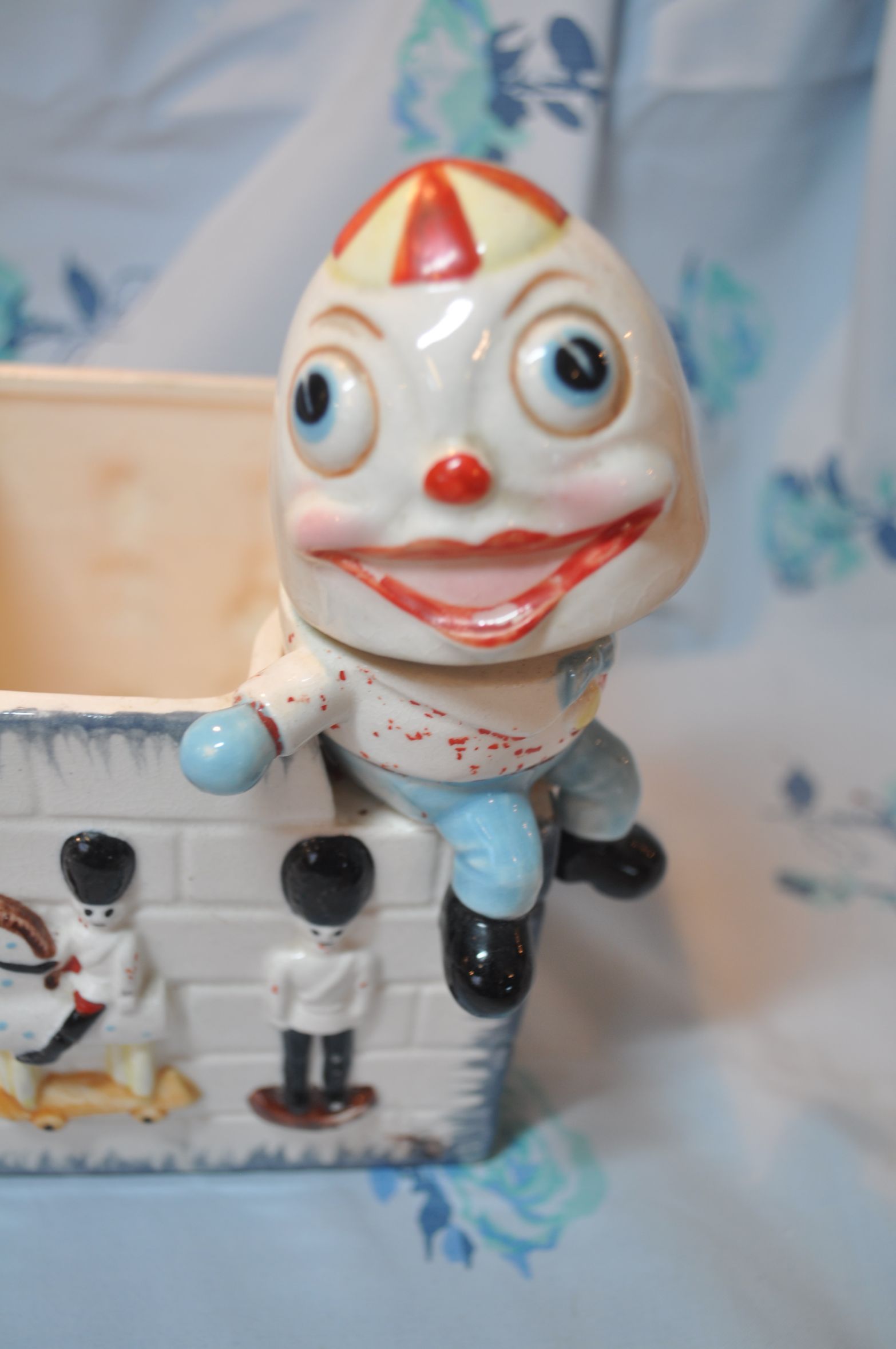 The Allee Willis Museum of Kitsch » Humpty Dumpty Bobblehead Planter