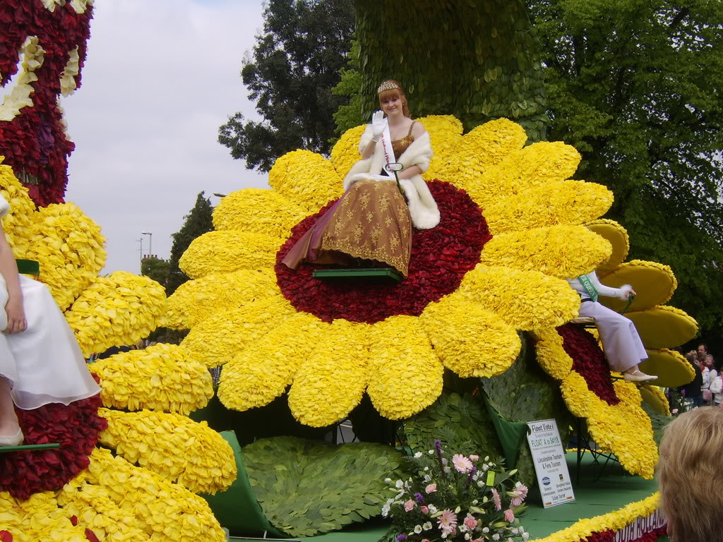 The Allee Willis Museum of Kitsch » Spalding Flower Parade